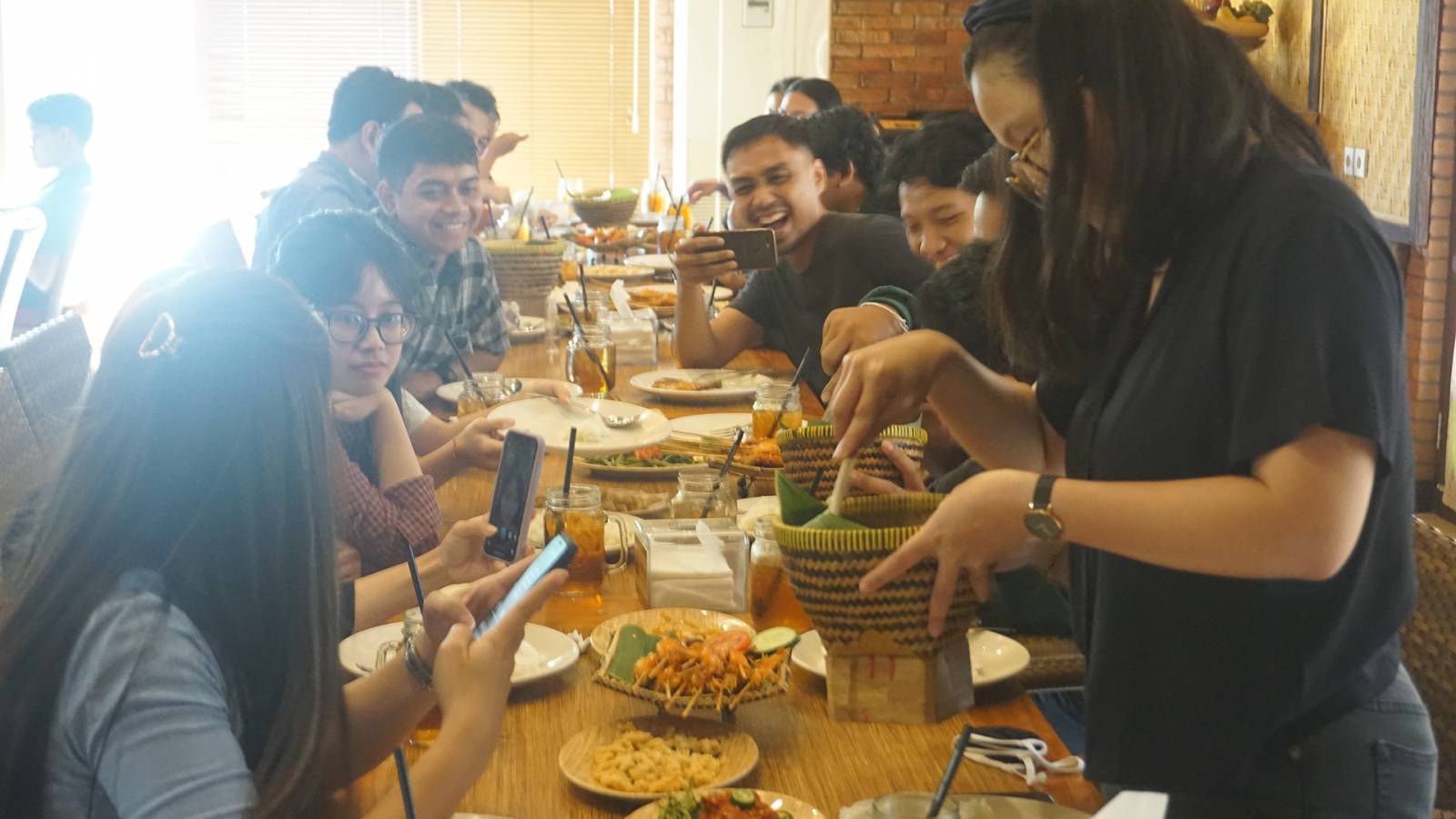 Acara Makan Bersama Tim Emporio Architect Bali di Bale Udang Restoran